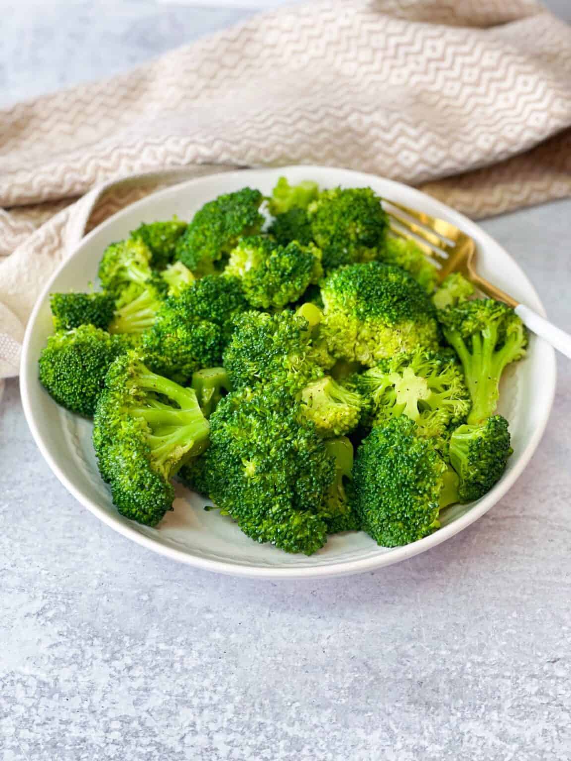 TasteGreatFoodie - Perfectly Boiled and Seasoned Broccoli