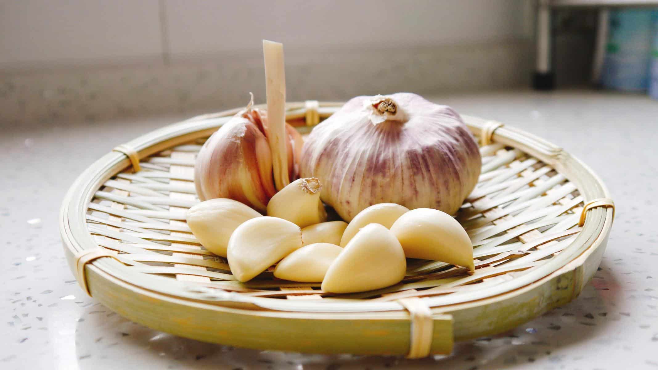 TasteGreatFoodie - How To Peel Garlic In The Microwave! - Tips and Tricks