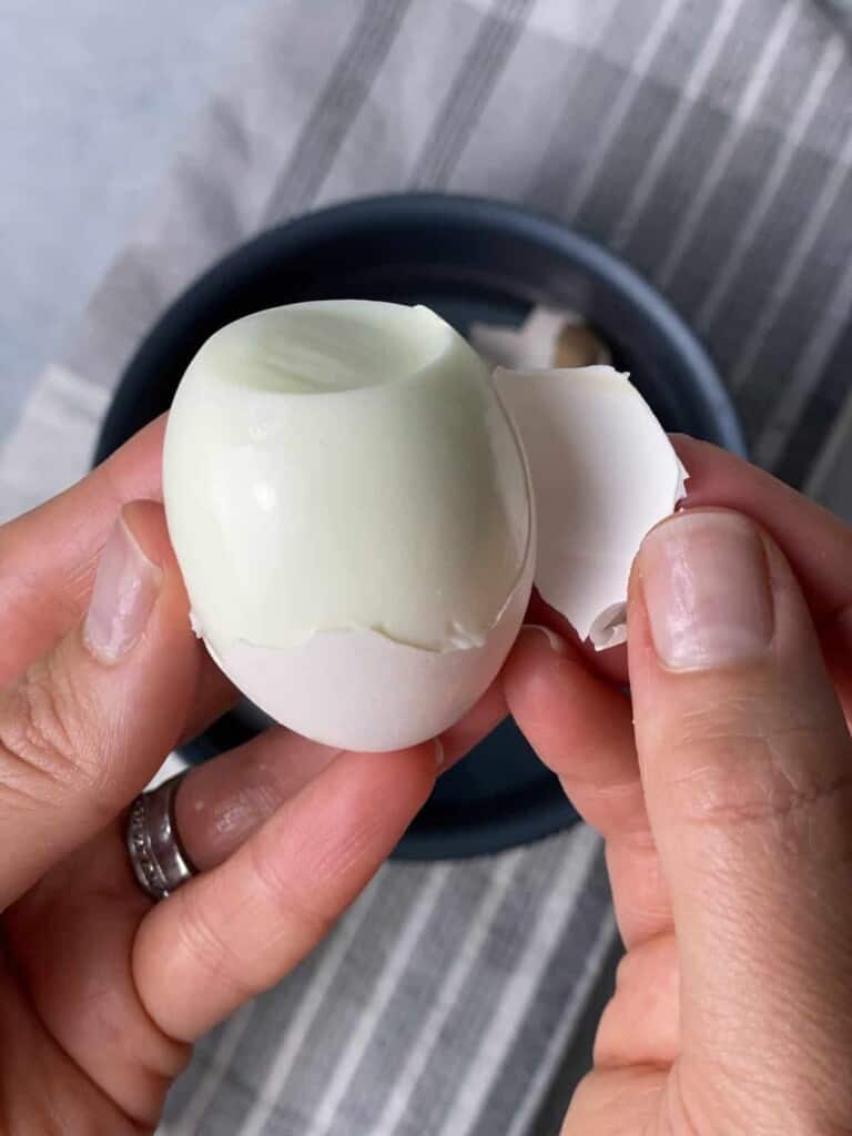 TasteGreatFoodie - How to Peel Hard Boiled Eggs in Under 10 Seconds